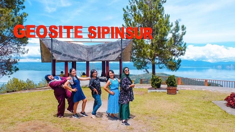 Geosite Sipinsur: Spot Kece buat Menikmati Keindahan Danau Toba – Ceritaeka