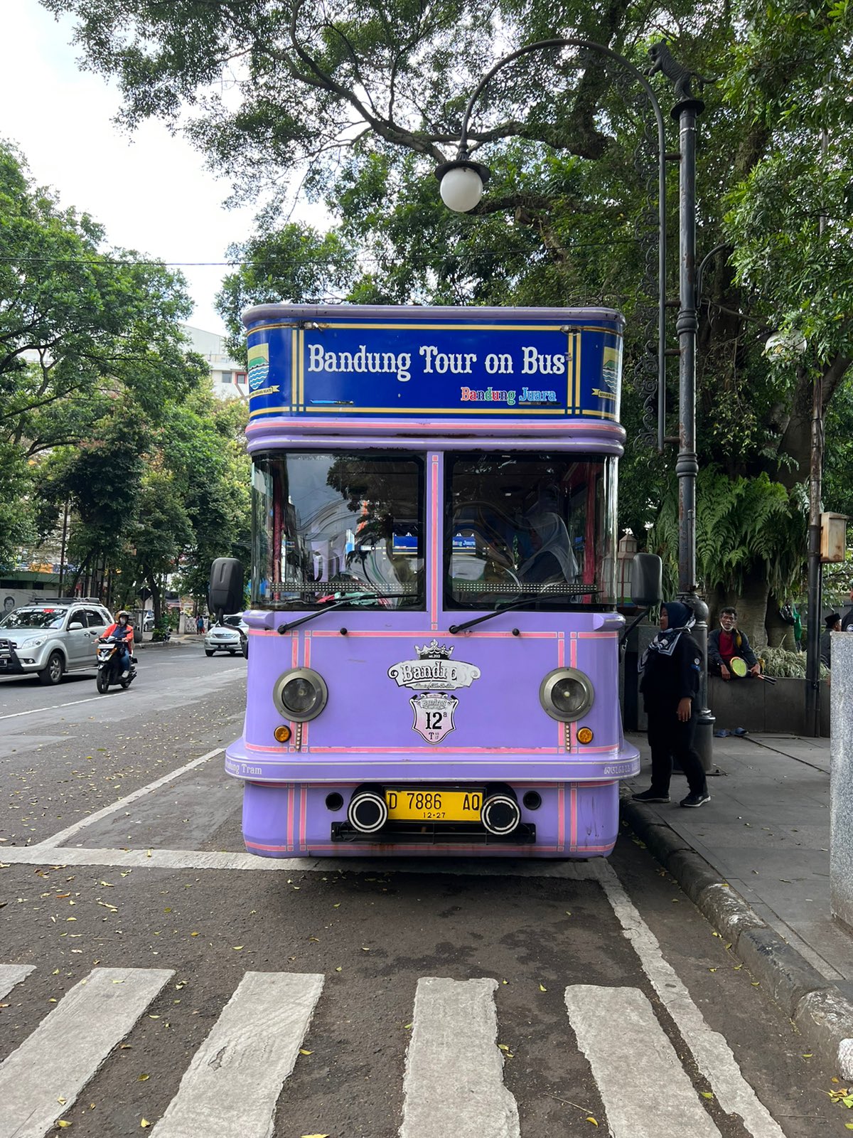 Pengalaman Keliling Bandung Naik Bandros – Ceritaeka