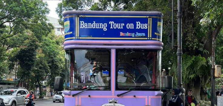 Pengalaman Keliling Bandung Naik Bandros – Ceritaeka